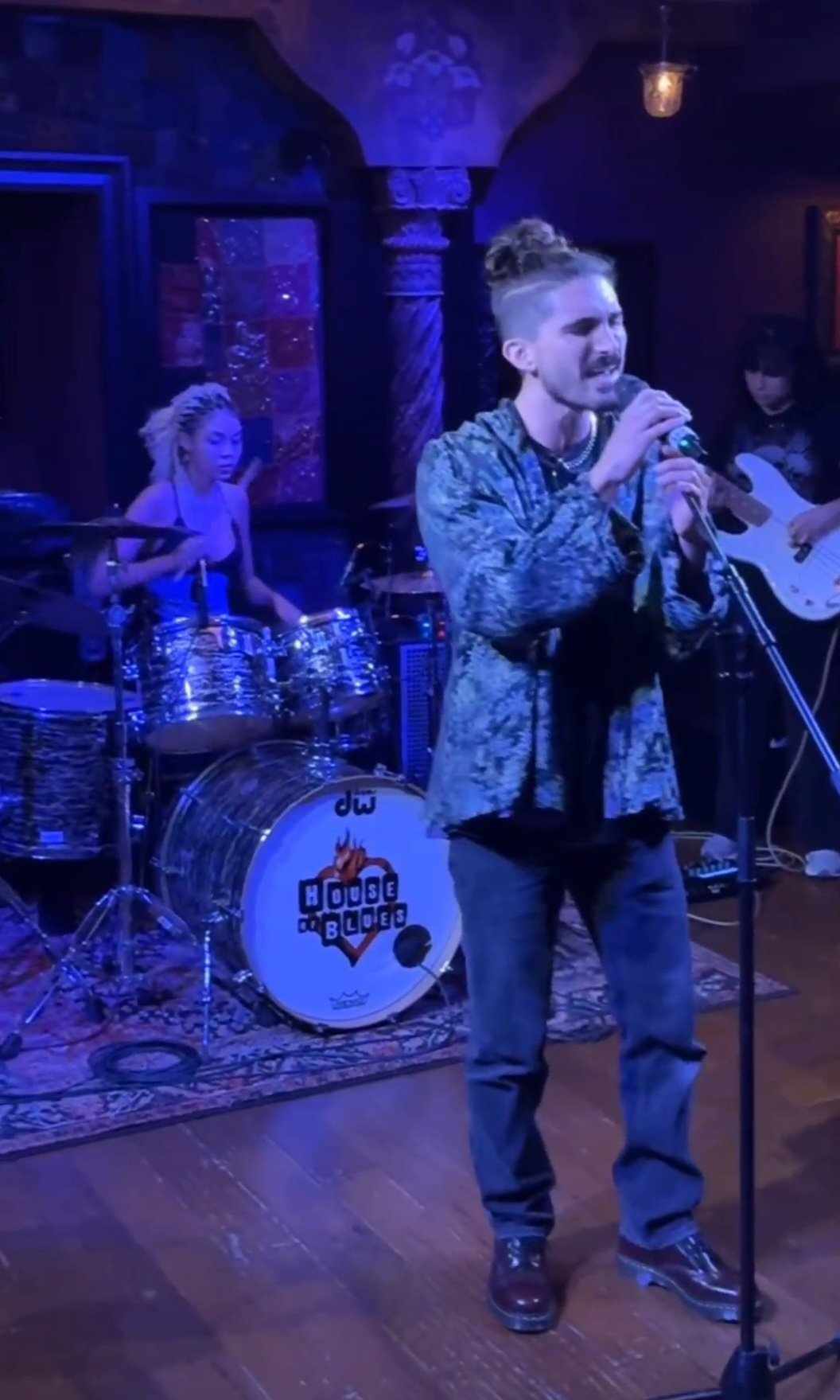 PHOTOS – VELVET DUSK